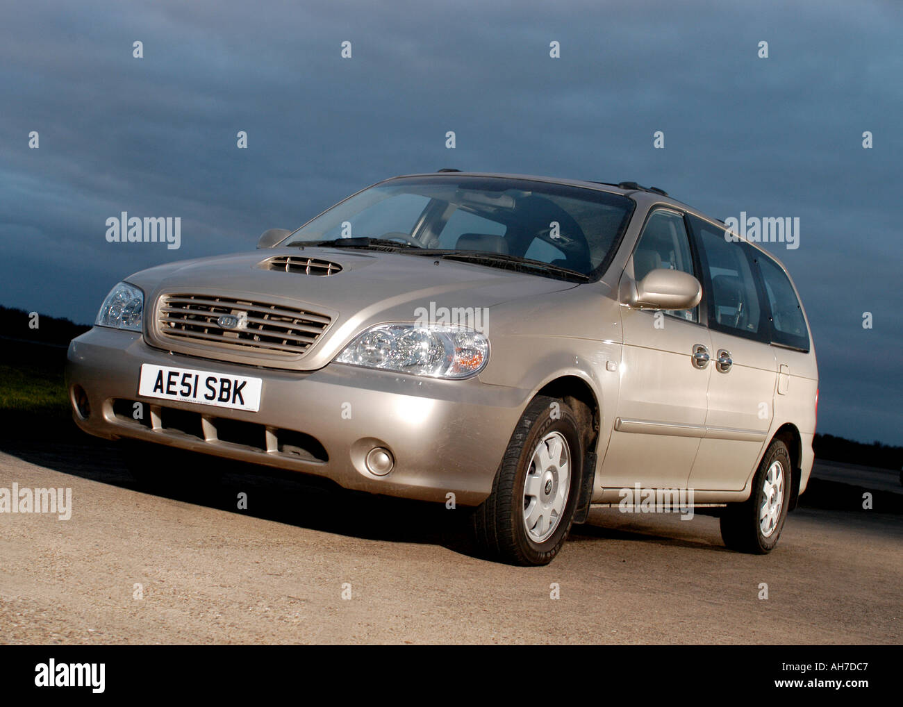 Kia people Carrier uk 2003 Stock Photo - Alamy