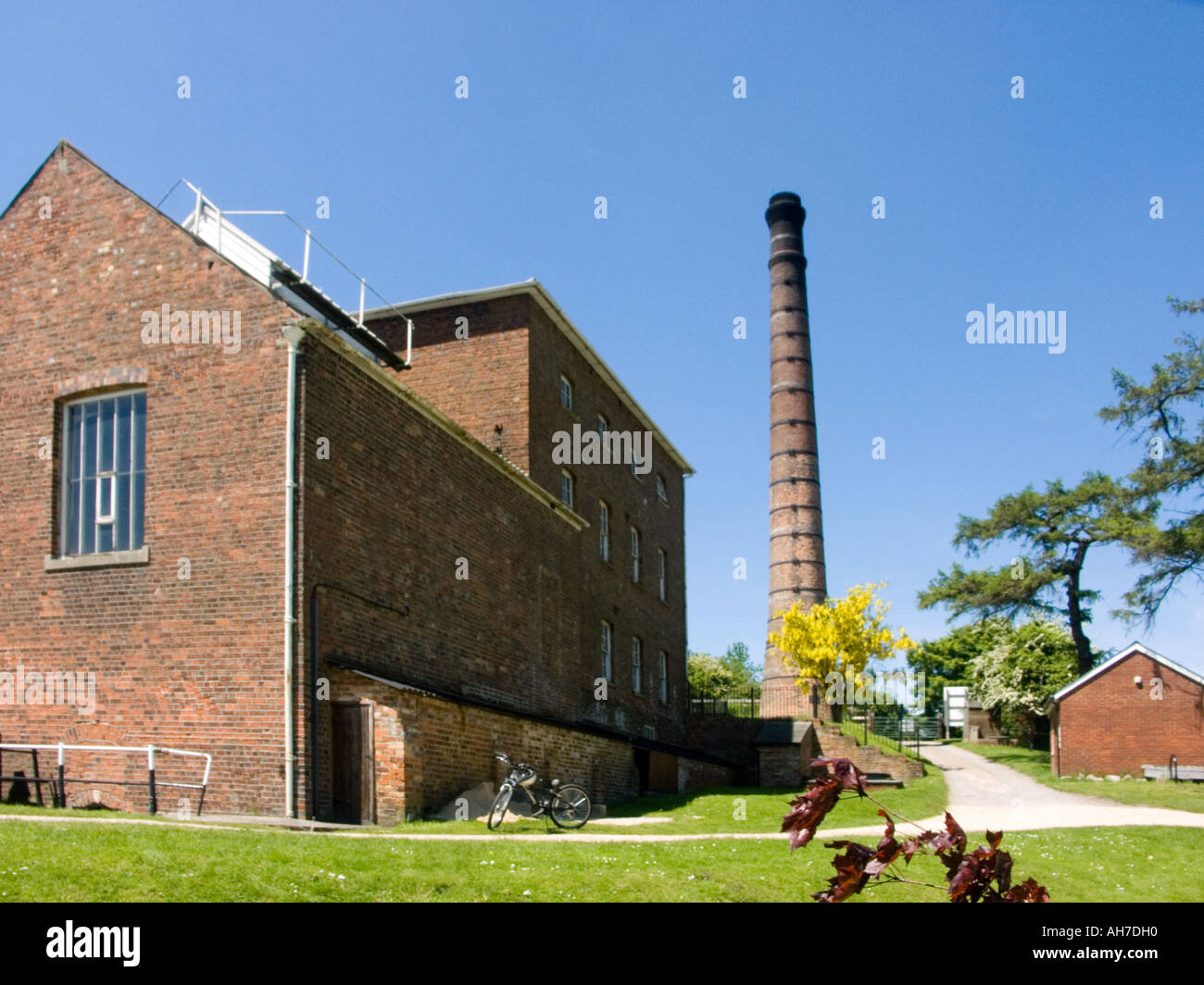 Beam pump hi-res stock photography and images - Alamy