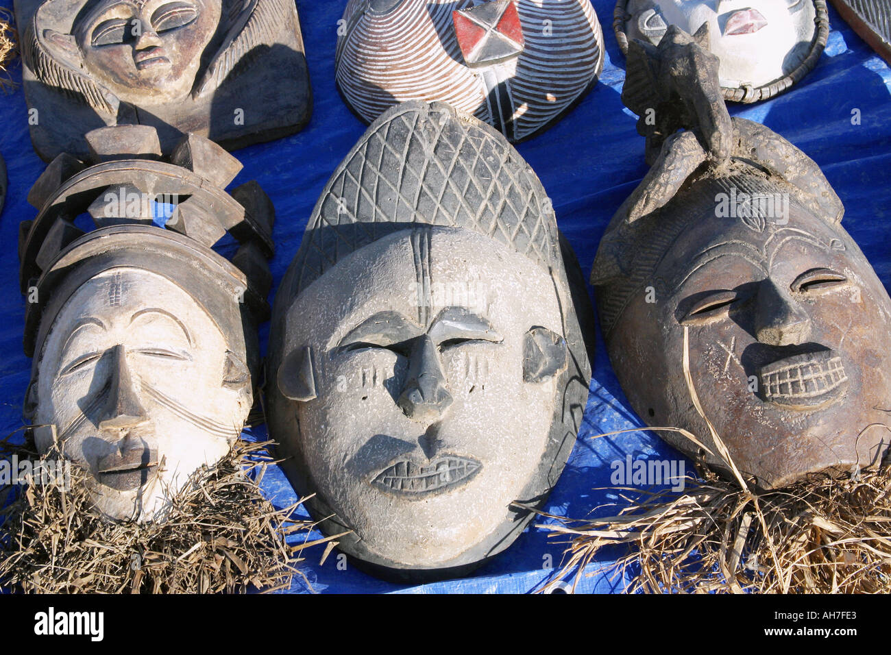 Cameroon mask hi-res stock photography and images - Alamy