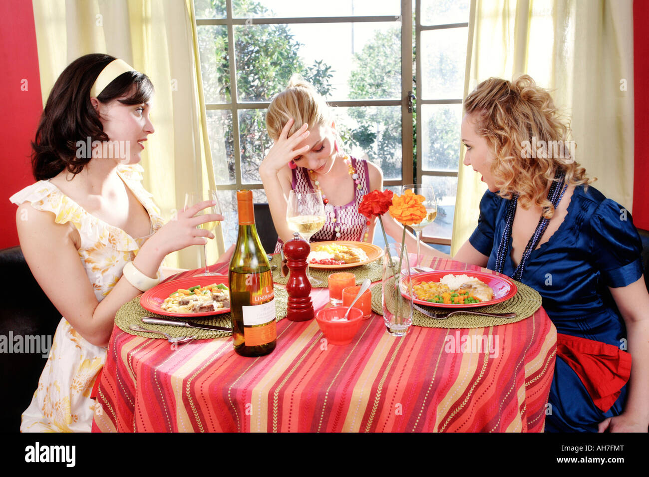 Three young woman dining in a restaurant Stock Photo - Alamy