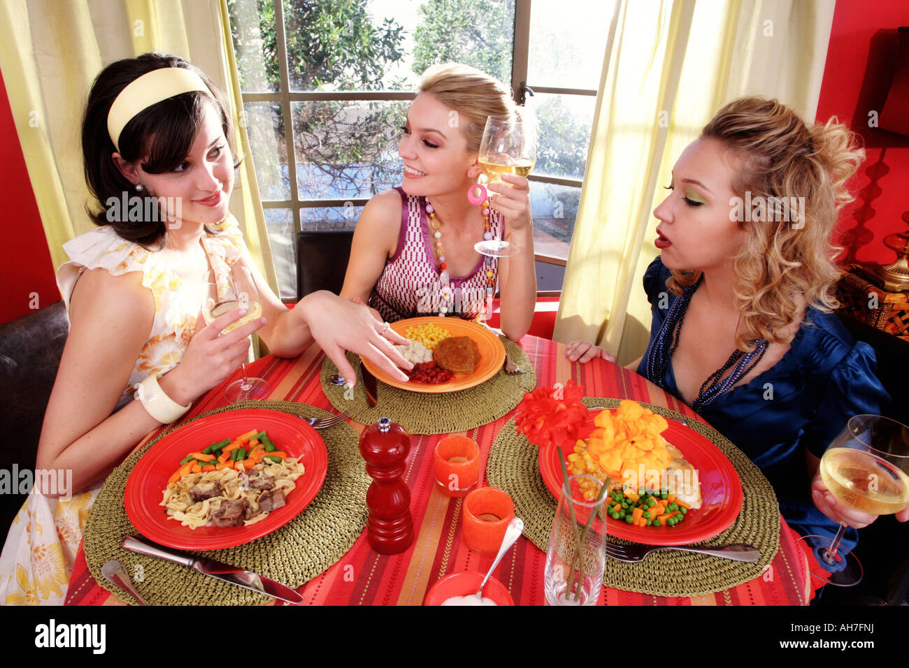 Three young woman dining in a restaurant Stock Photo - Alamy