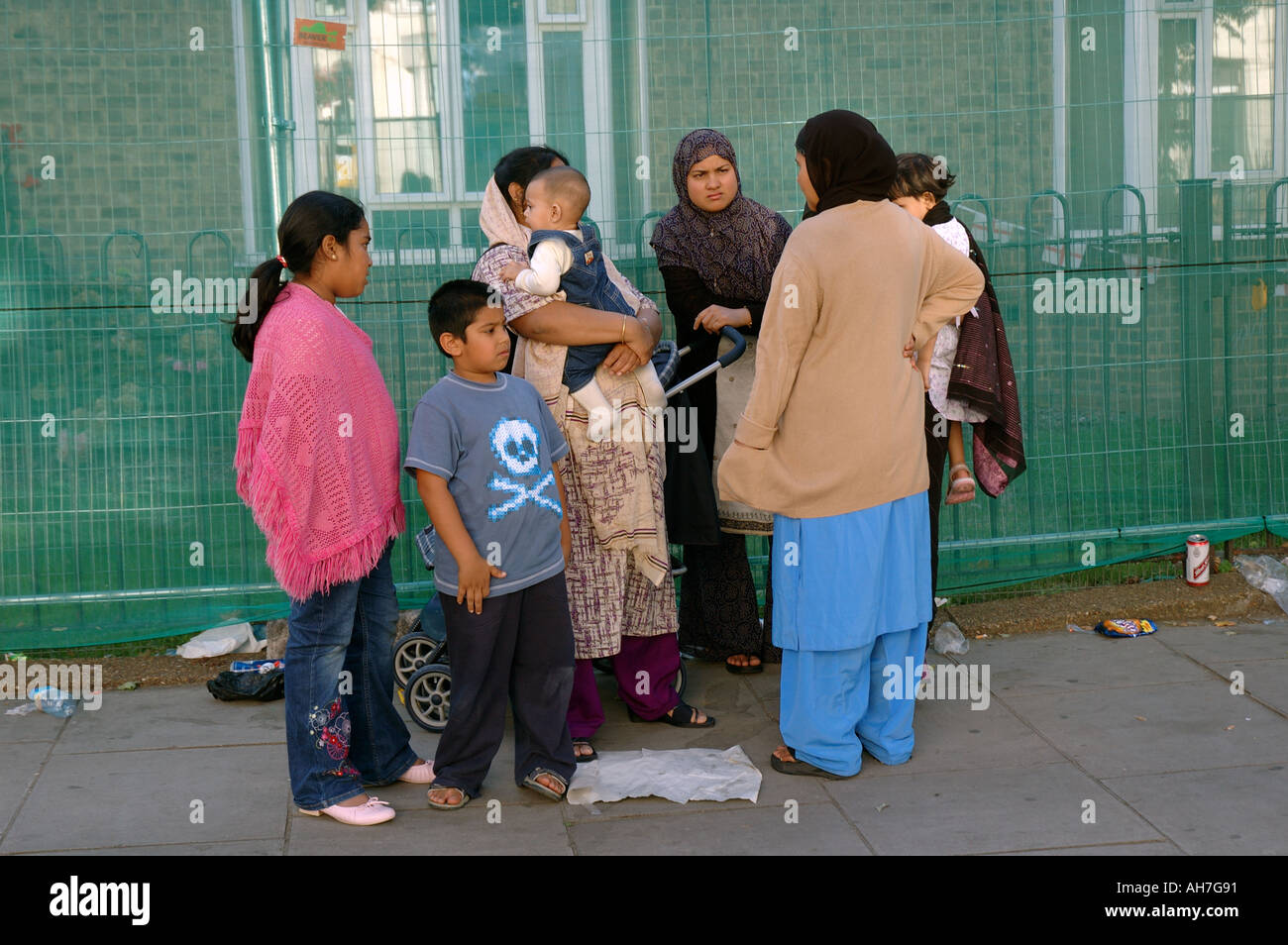 Middle eastern family hi-res stock photography and images - Alamy