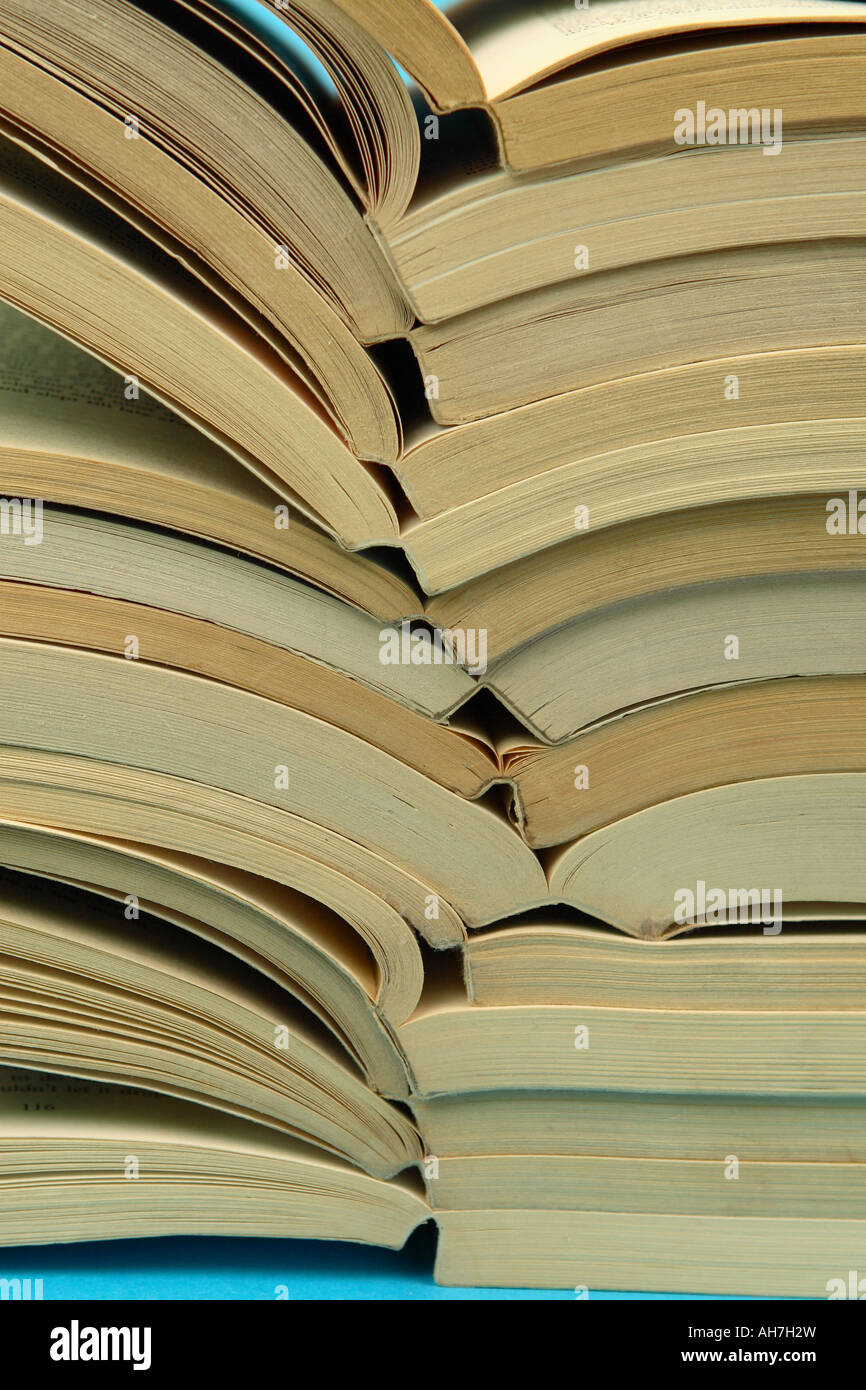 Pile of bestseller books hi-res stock photography and images - Alamy