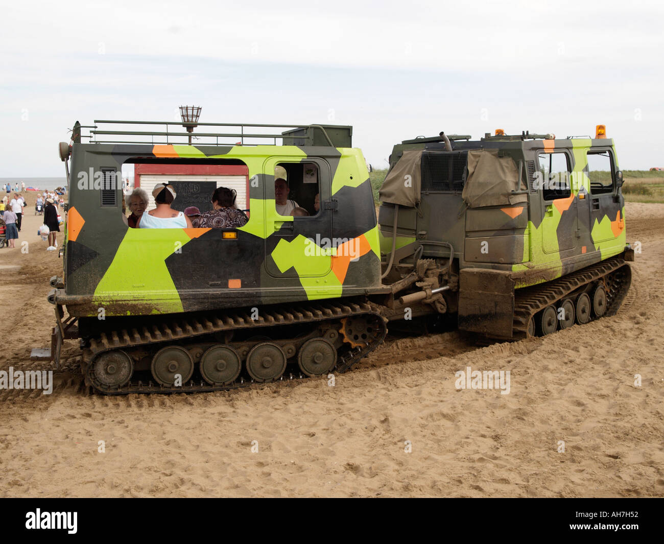 Tractor train ride hi-res stock photography and images - Alamy