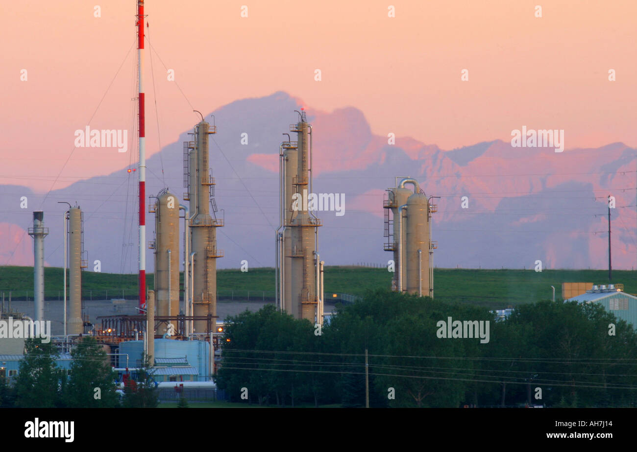Alberta canada gas plant mountains hi-res stock photography and images ...