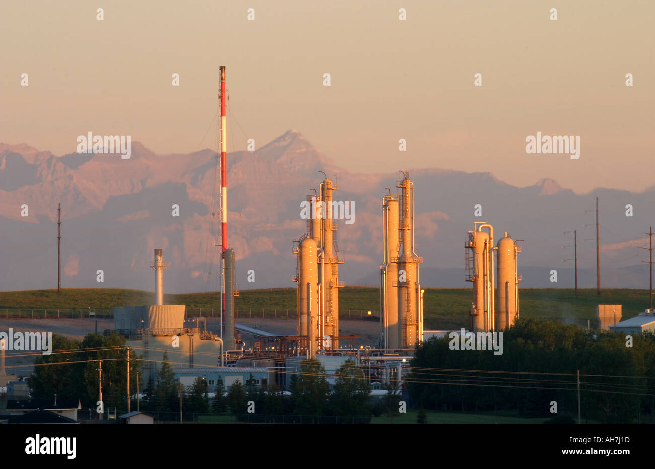 Alberta canada gas plant mountains hi-res stock photography and images ...