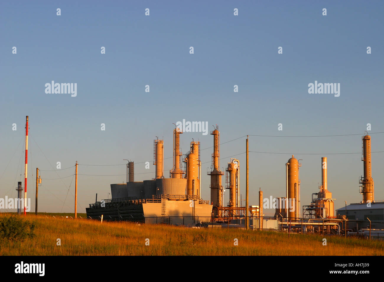 Alberta canada gas plant mountains hi-res stock photography and images ...