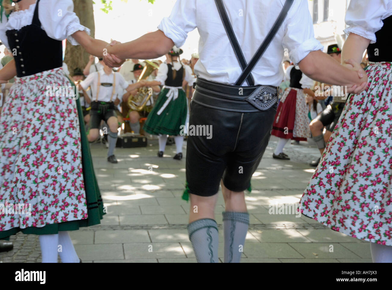 Bavarian folk dance group hi-res stock photography and images - Alamy