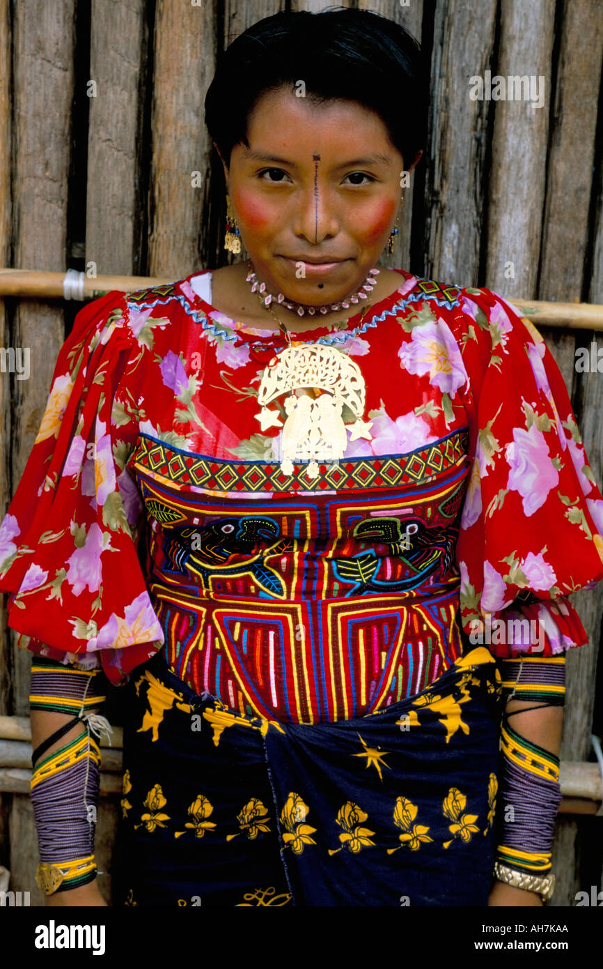 Portrait of a Cuna Indian woman Rio Sidra village of Namardua San Blas ...