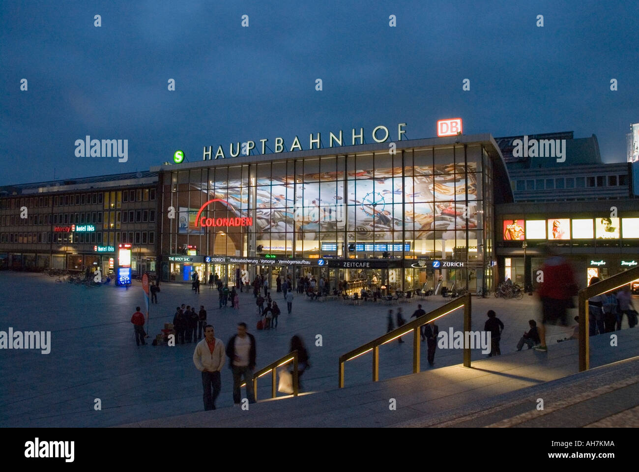Cologne Railway Station exterior at dusk Stock Photo - Alamy