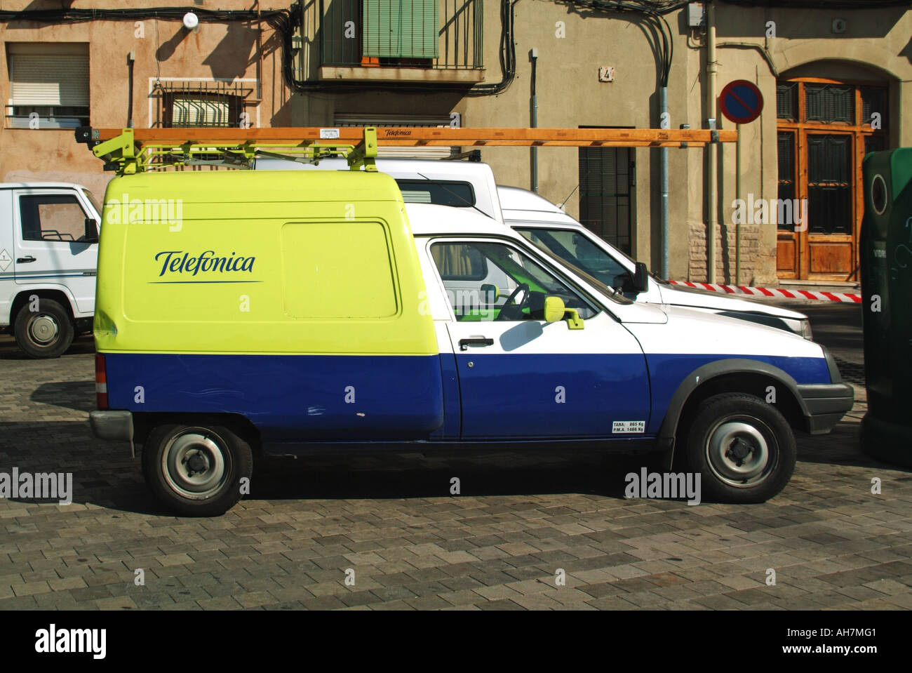 Engineers van hi-res stock photography and images - Alamy