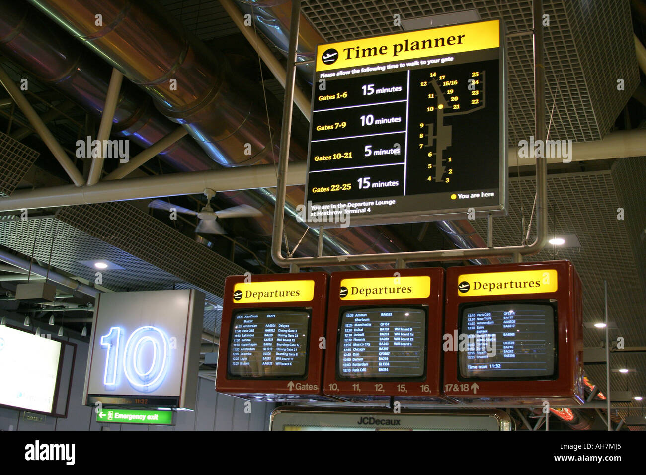 Heathrow Airport Terminal 4 London UK Stock Photo - Alamy