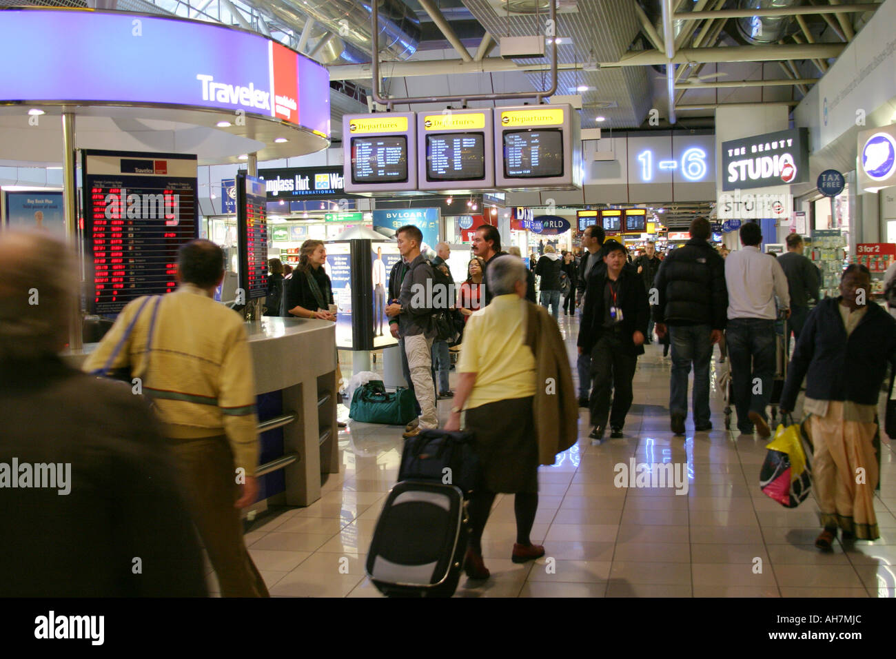 Heathrow Airport Terminal 4 London UK Stock Photo - Alamy