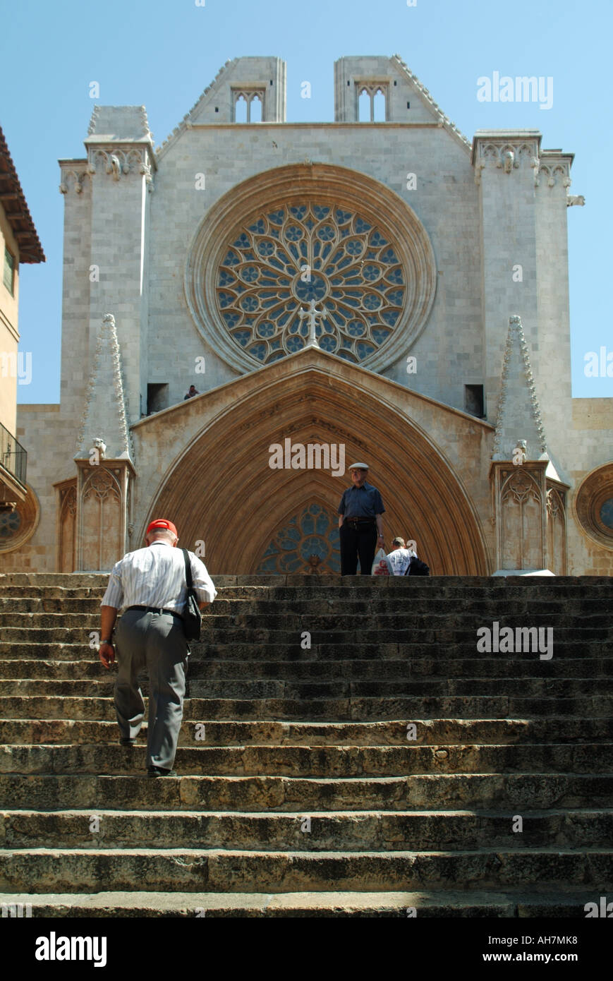 Ogival arch hi-res stock photography and images - Alamy