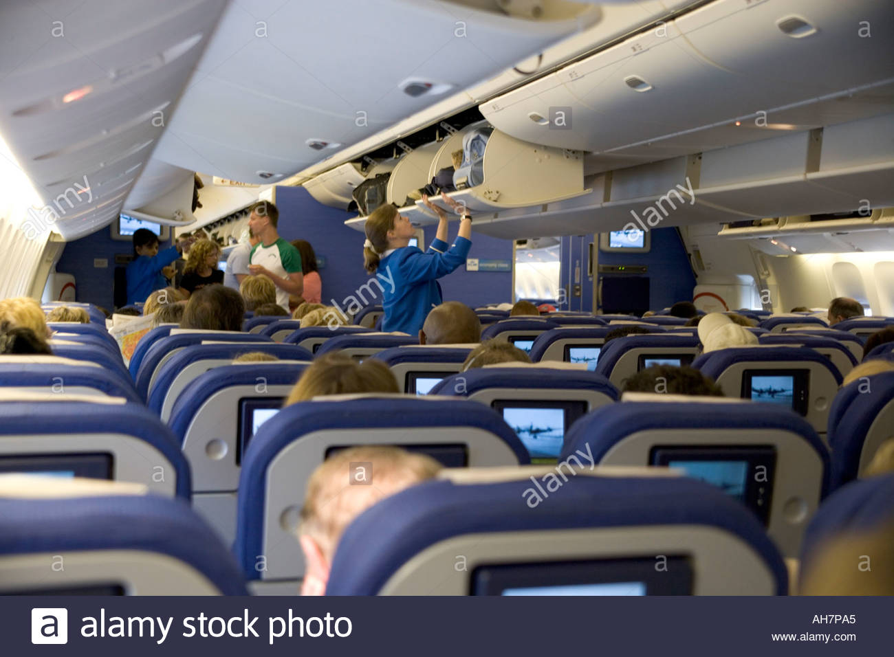 Overhead Locker Plane Stock Photos & Overhead Locker Plane Stock Images ...