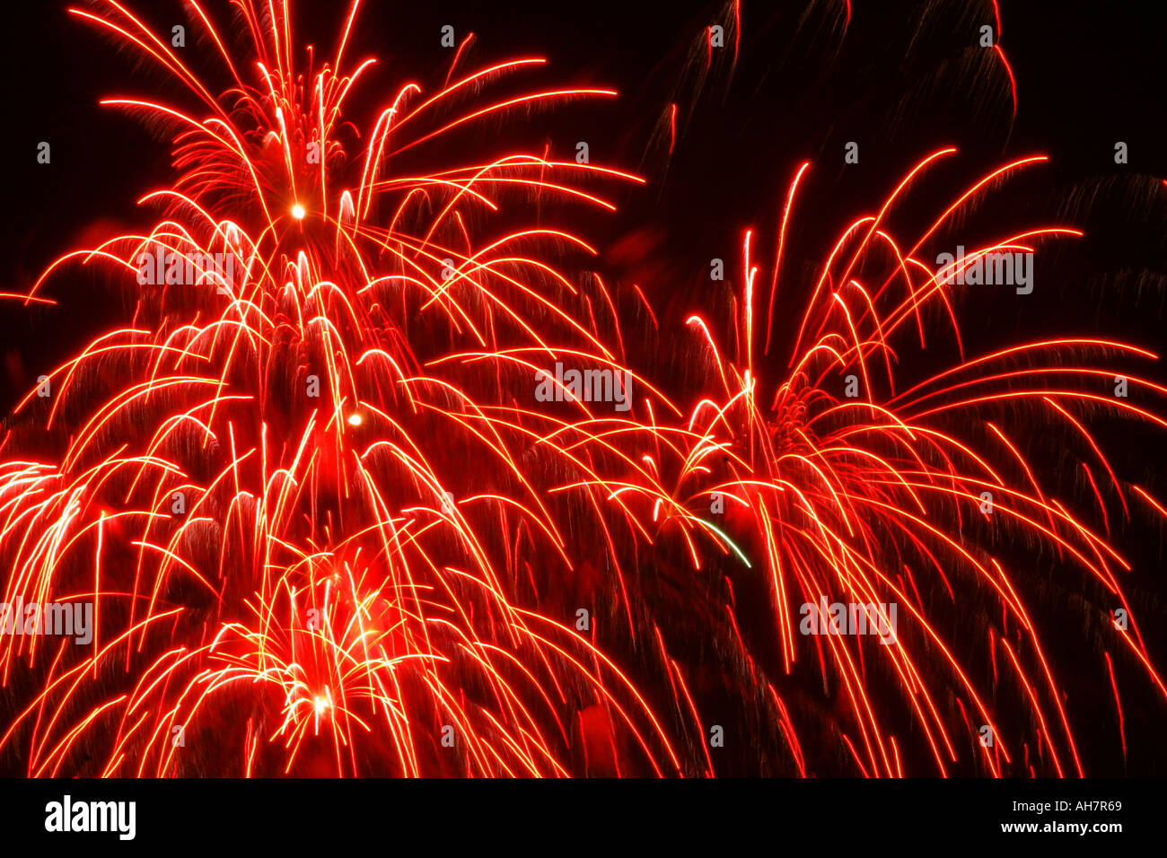 CARNIVAL RIDES Night time on the midway Stock Photo - Alamy