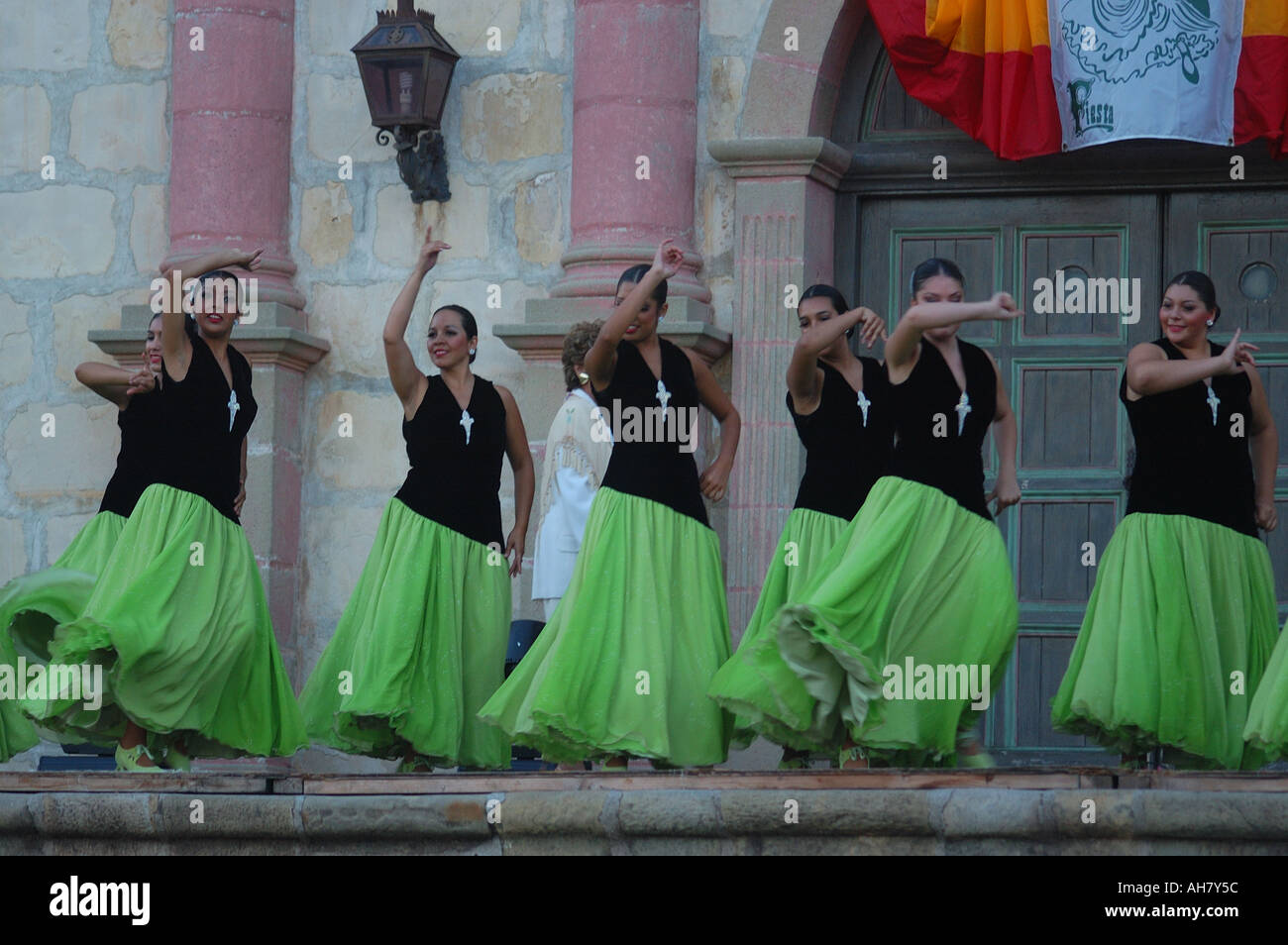 Fiesta dancers santa barbara hi-res stock photography and images - Alamy
