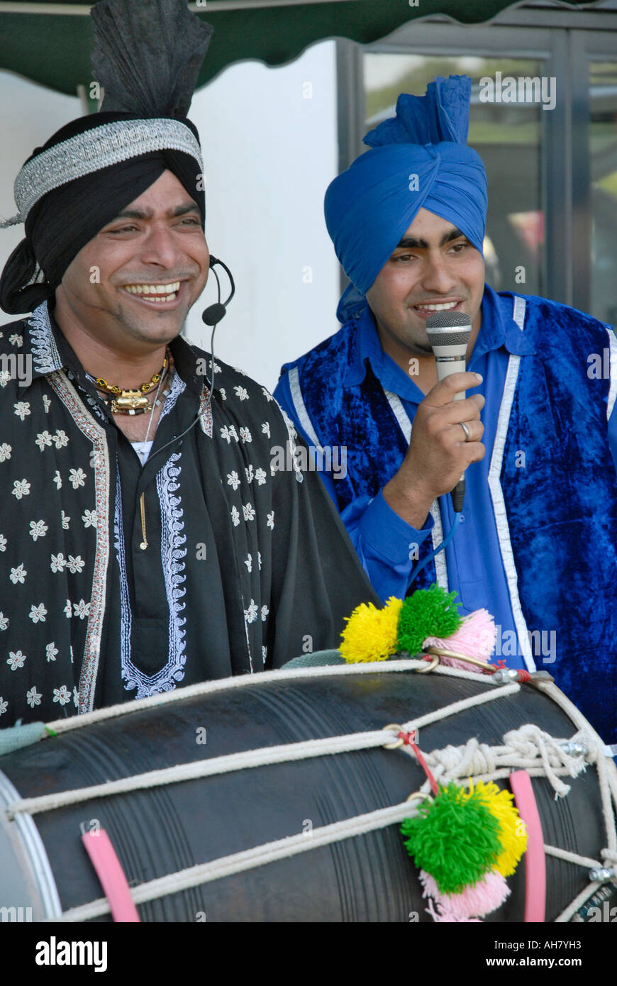 Colourful Pakistani dance group accompanied by singer and drummer Stock ...