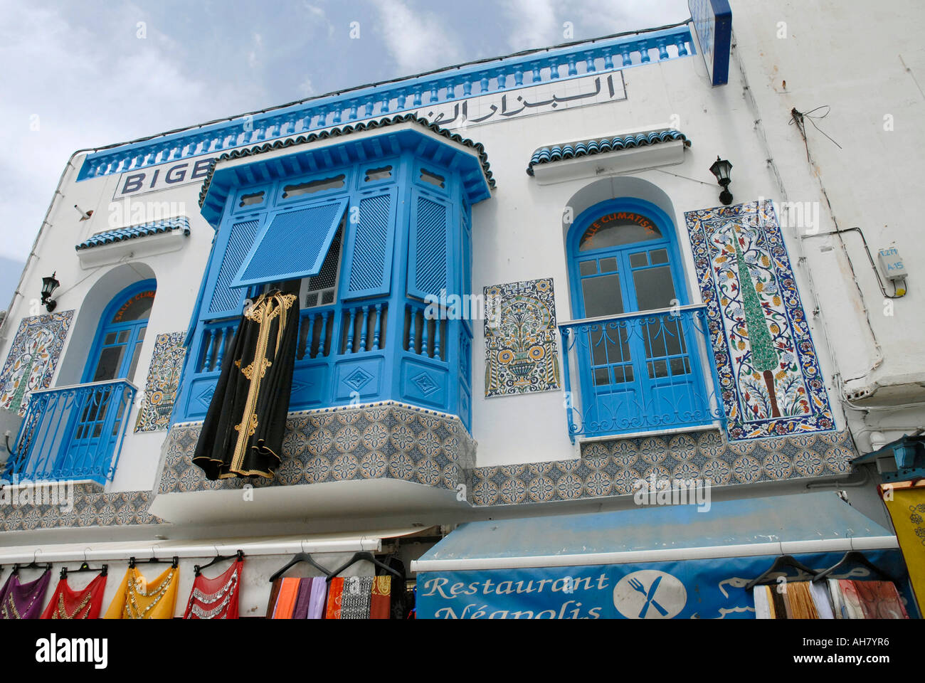 Traditional windows hi-res stock photography and images - Alamy