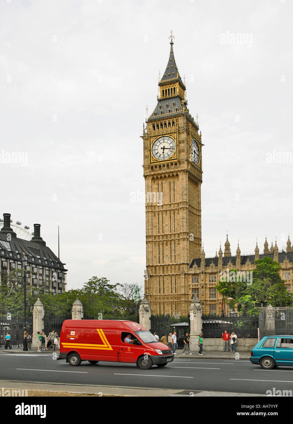 Royal mail post bus hi-res stock photography and images - Alamy