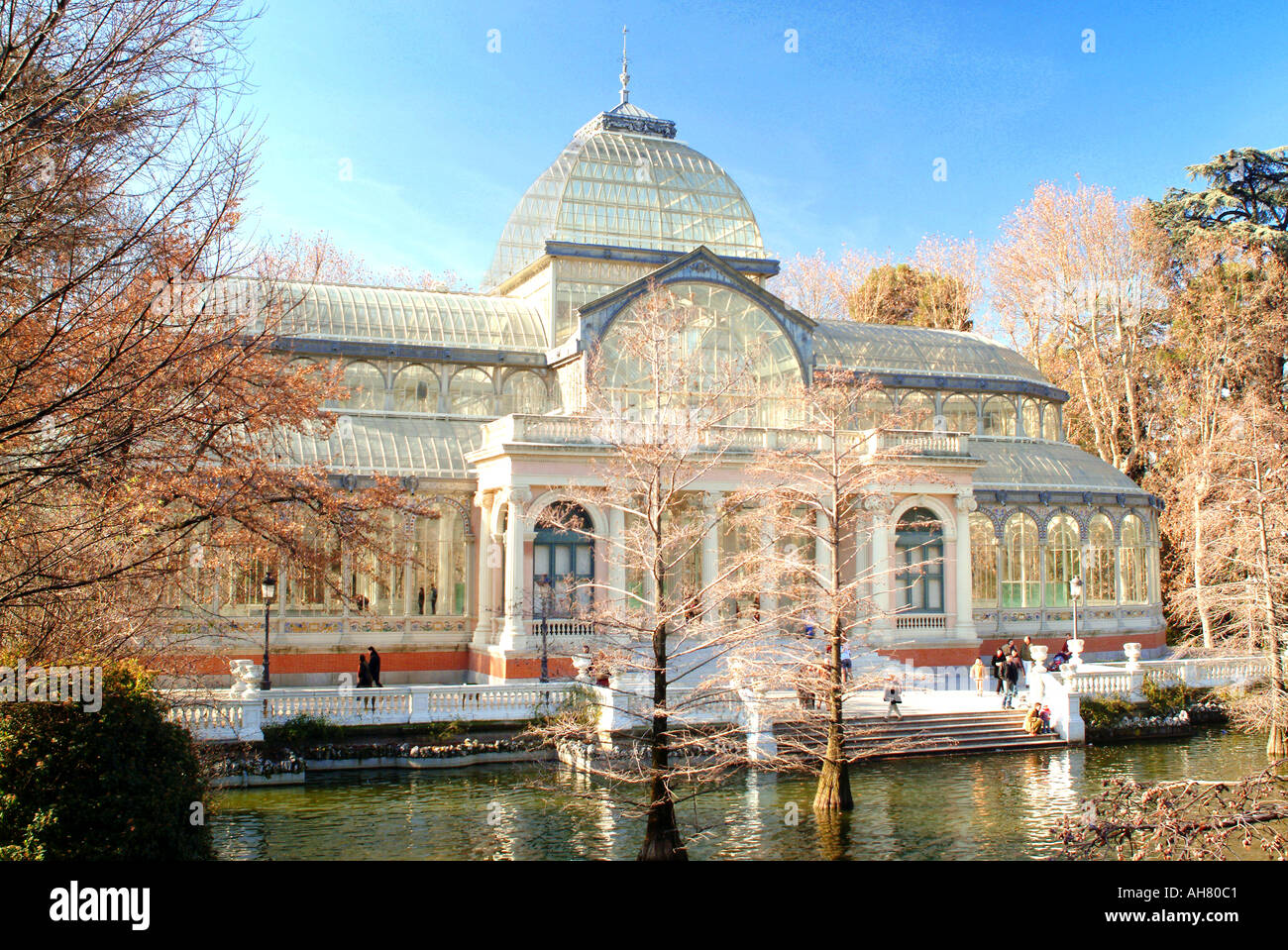 Interior del palacio de cristal hi-res stock photography and images - Alamy