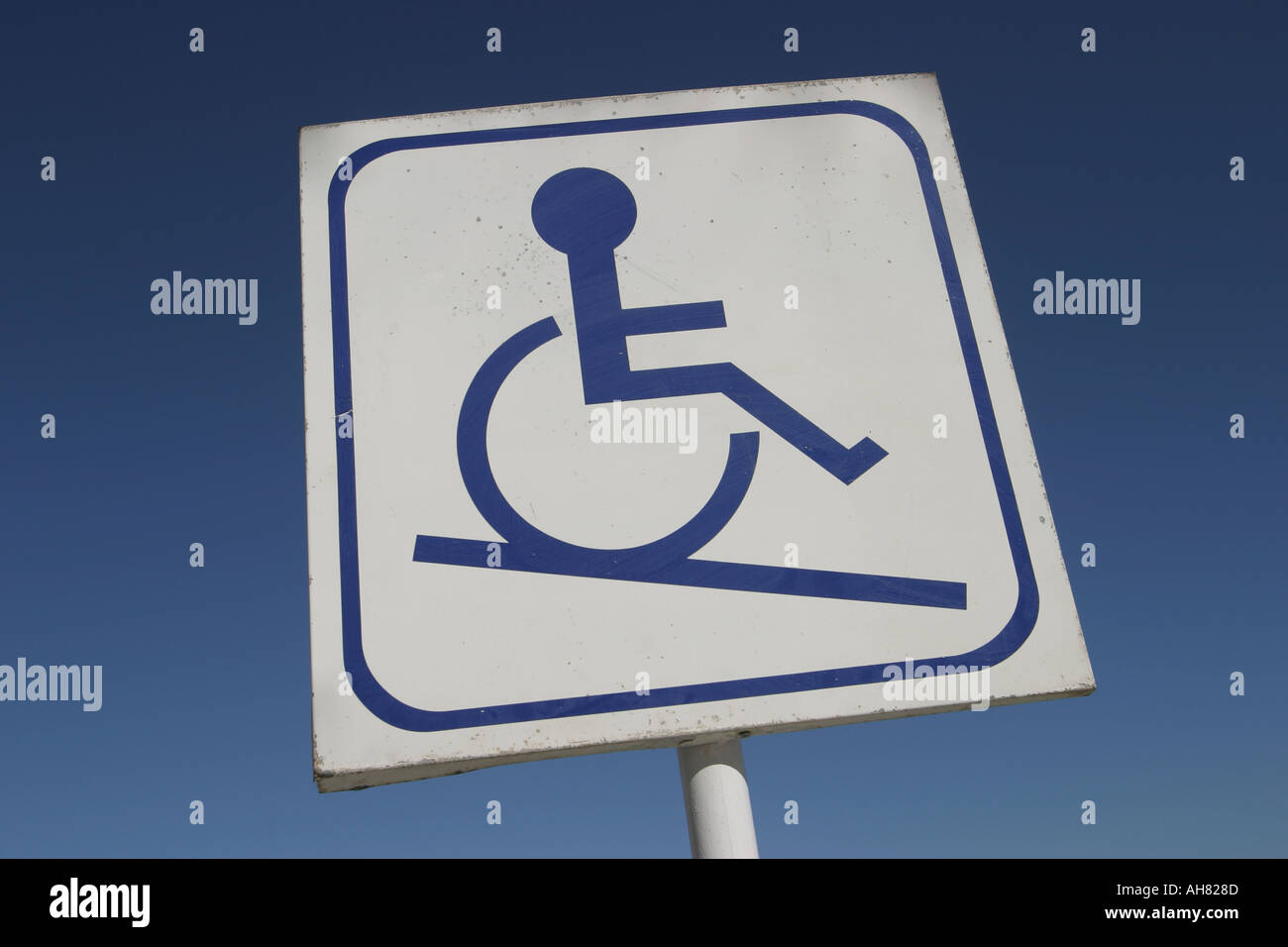 Street sign signaling wheelchair ramp Stock Photo - Alamy