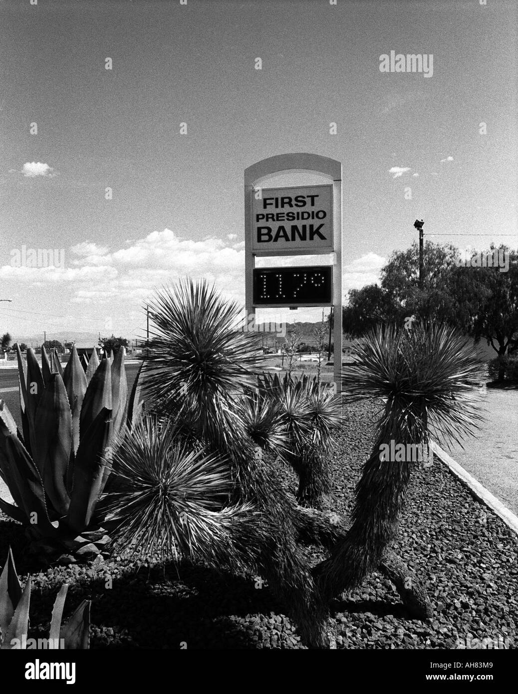 Electronic bank sign with temperature reading of 117 degrees Fahrenheit ...