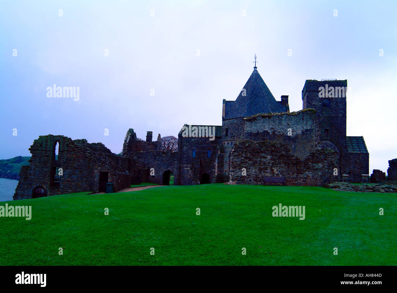 Edinburgh inchcolm abbey hi-res stock photography and images - Alamy
