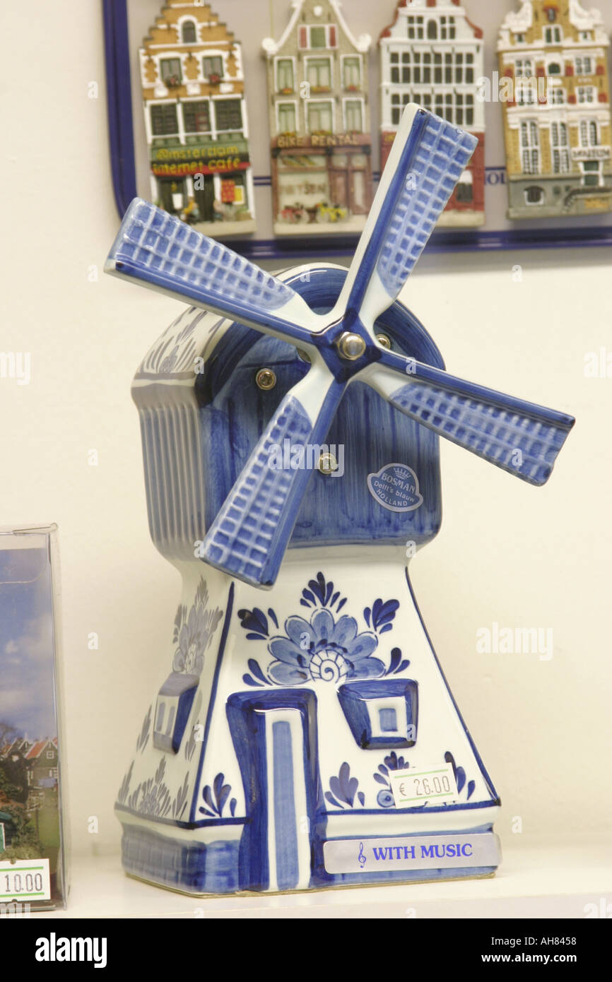Holland Delft china Stock Photo - Alamy