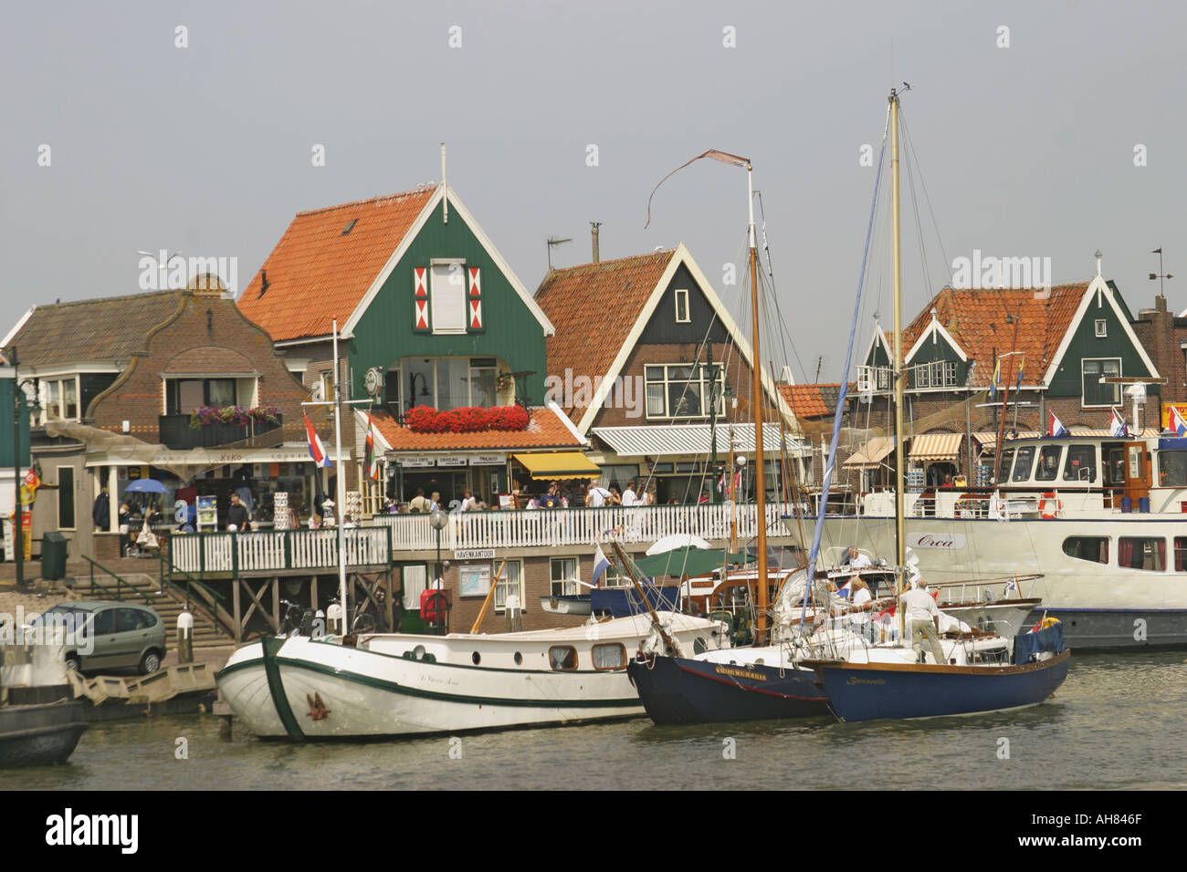 Volendam Holland Street The harbour Stock Photo - Alamy