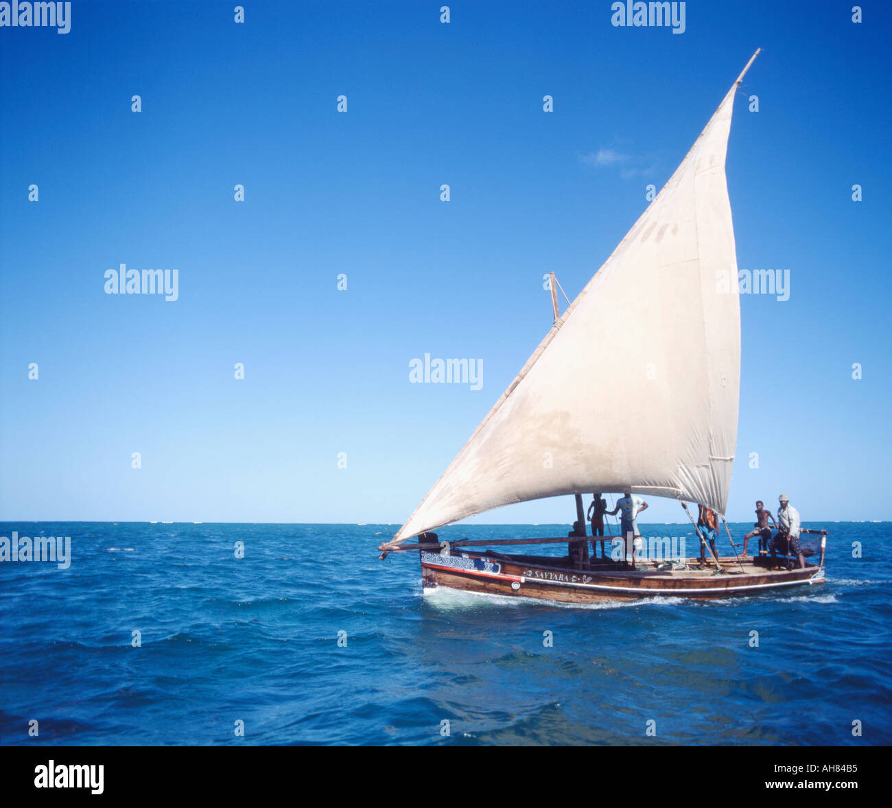 Kenya Dhow under sail off Mombasa Coast Stock Photo - Alamy