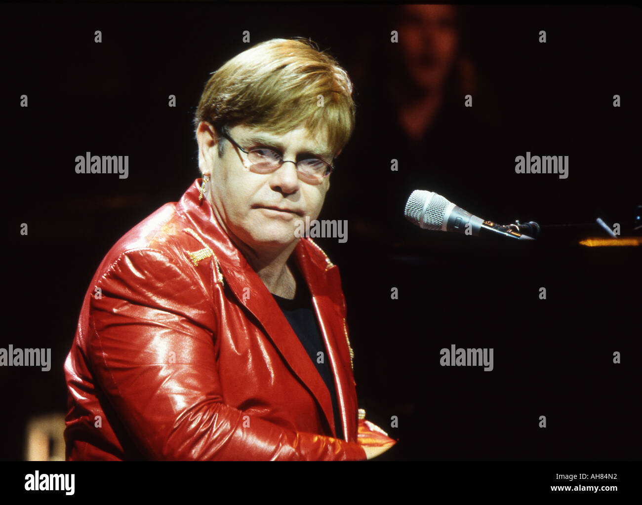Paino elton john hi-res stock photography and images - Alamy