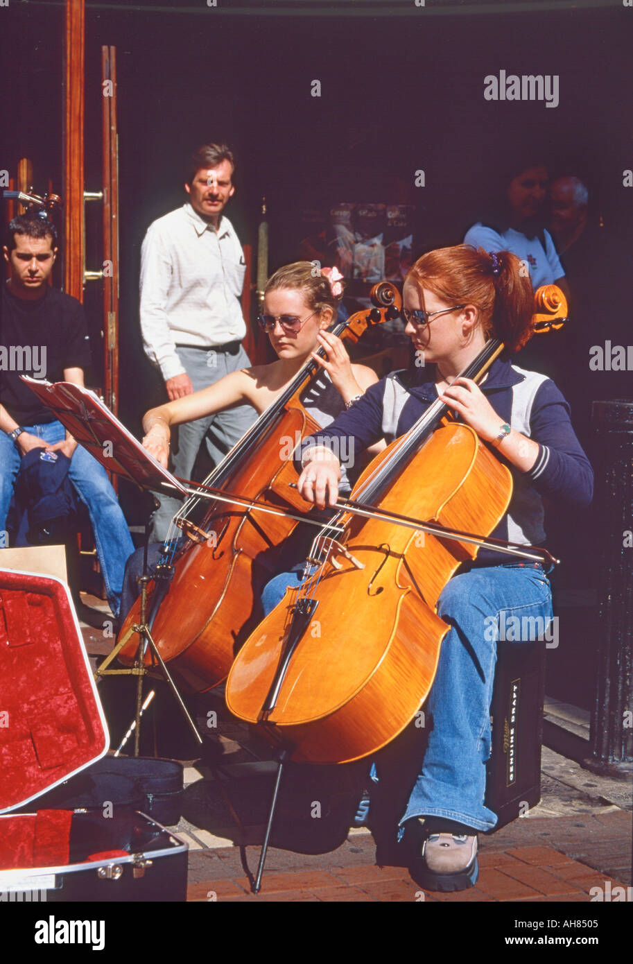 Buskers in ireland hi-res stock photography and images - Alamy