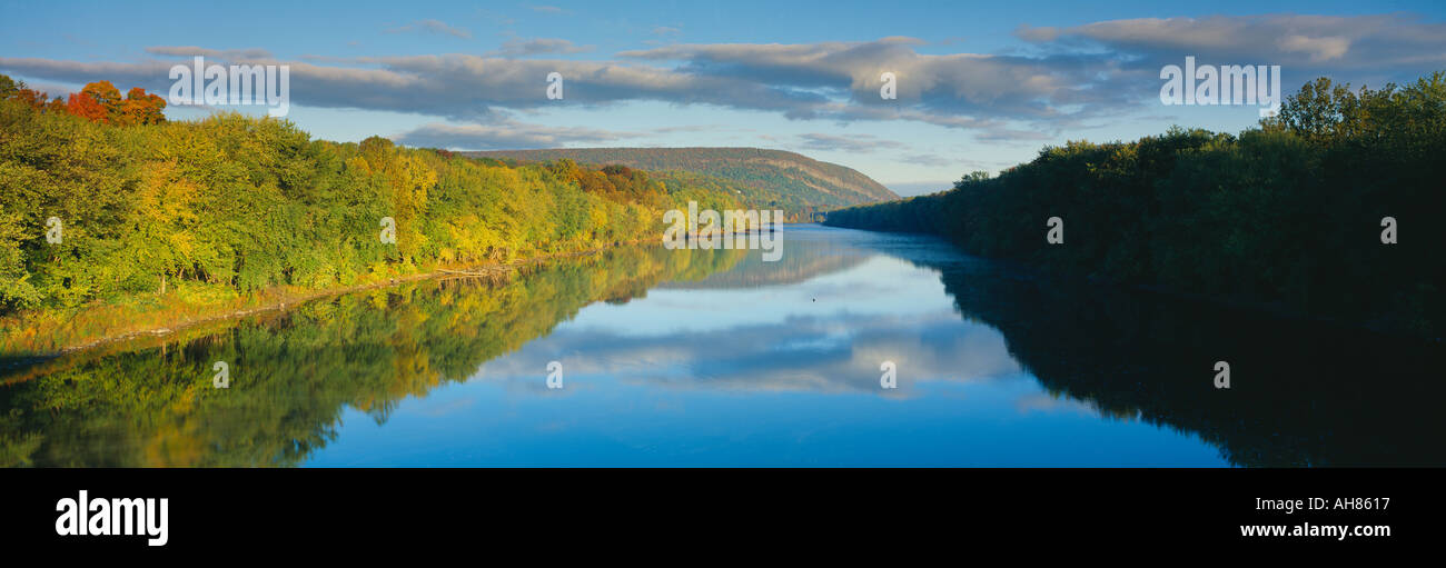Delaware River in Autumn near Port Jarvis Pennsylvania Stock Photo - Alamy