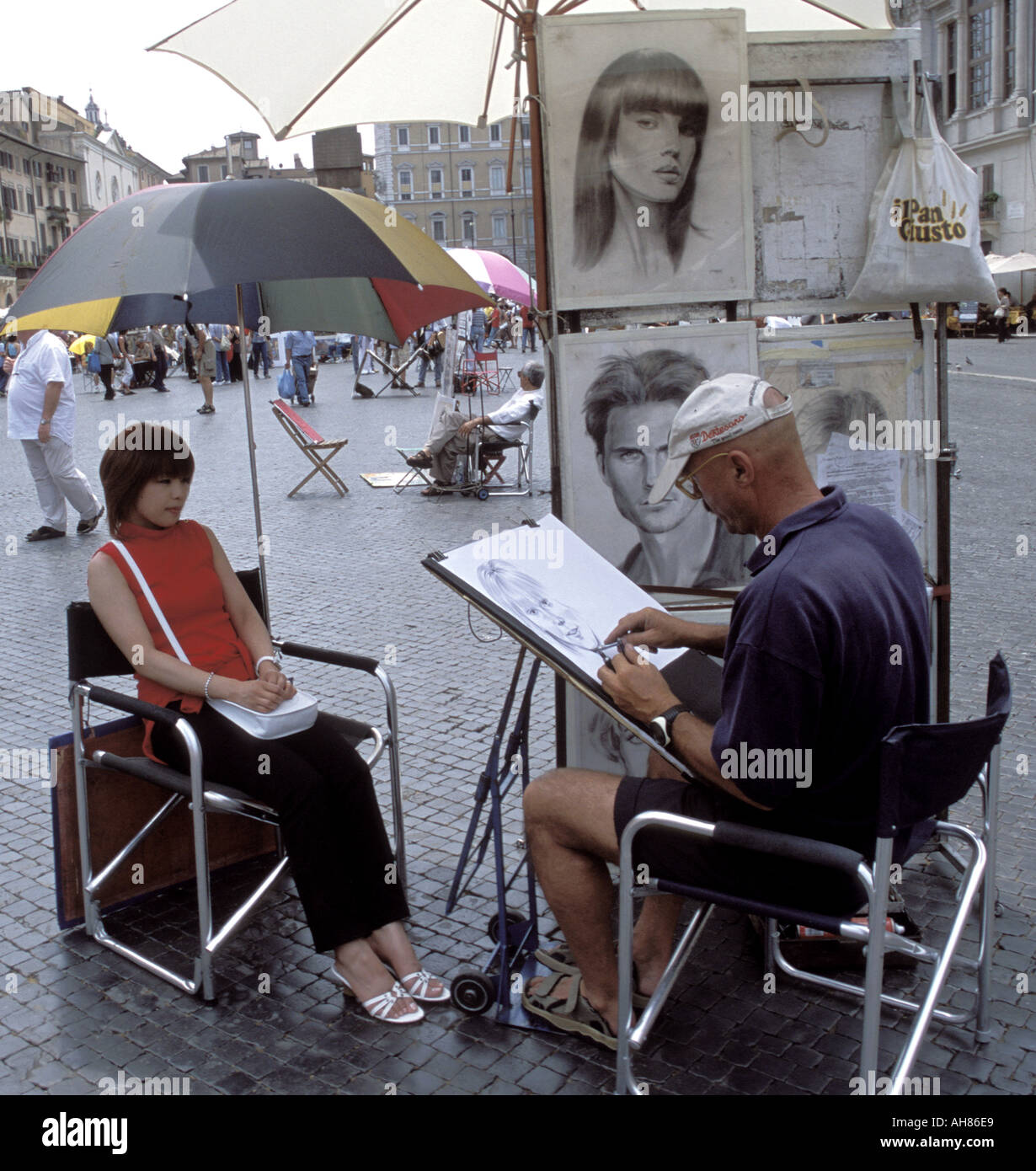 Artist sketching model hi-res stock photography and images - Alamy