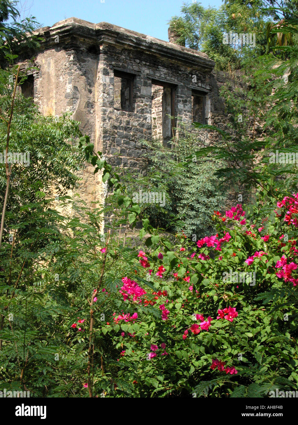 Roofless room hi-res stock photography and images - Alamy