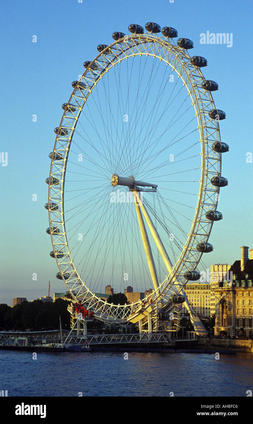 The British Airways London Eye on the south bank of the Thames river ...