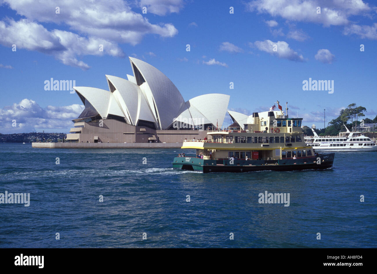 Queen elizabeth ii sydney opera house hi-res stock photography and ...