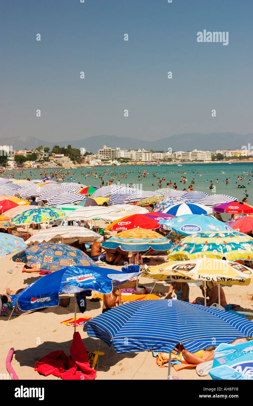 Overcrowded beach covered with sun umbrellas - Didim Altinkum, Turkey ...
