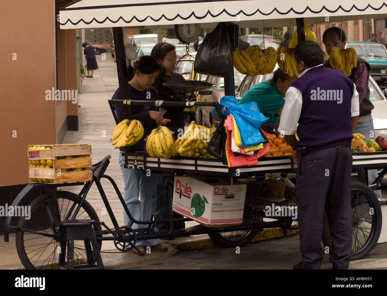 street seller lima peru Stock Photo - Alamy