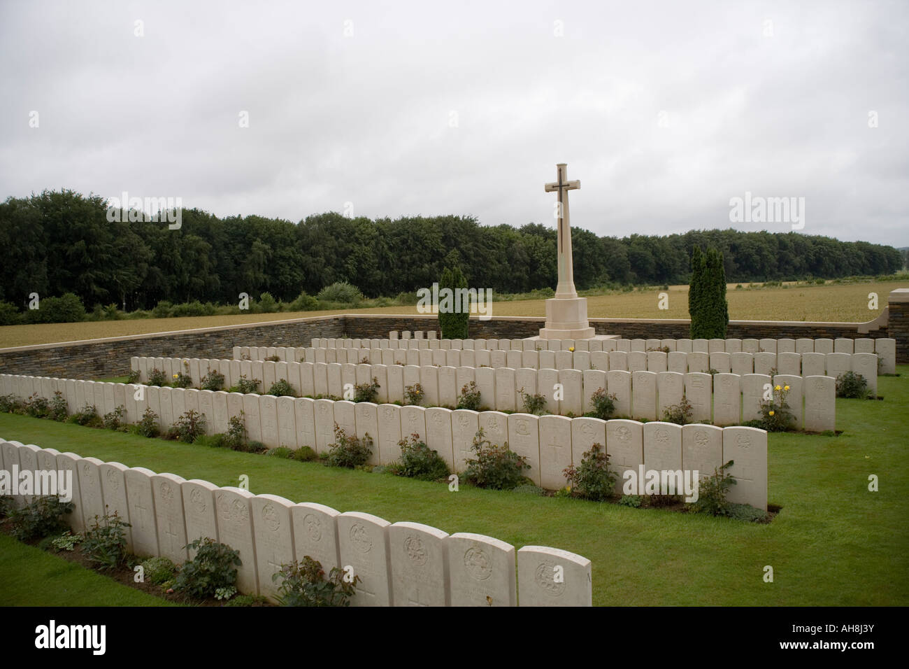 The Queen's Commonwealth War Graves Commission British Cemetery of the ...
