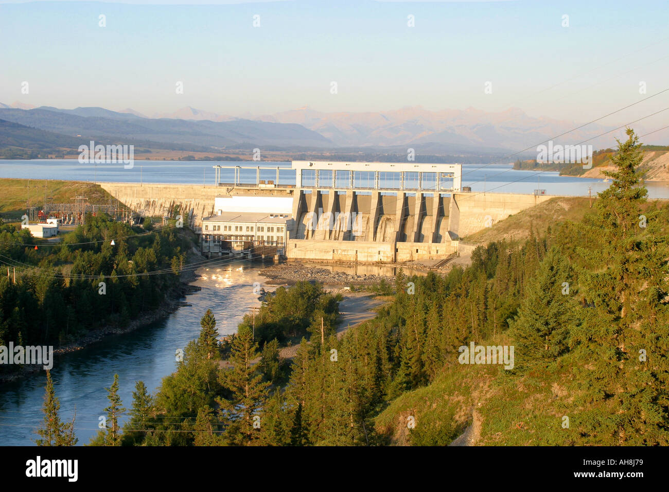 Electrical power dam Stock Photo - Alamy