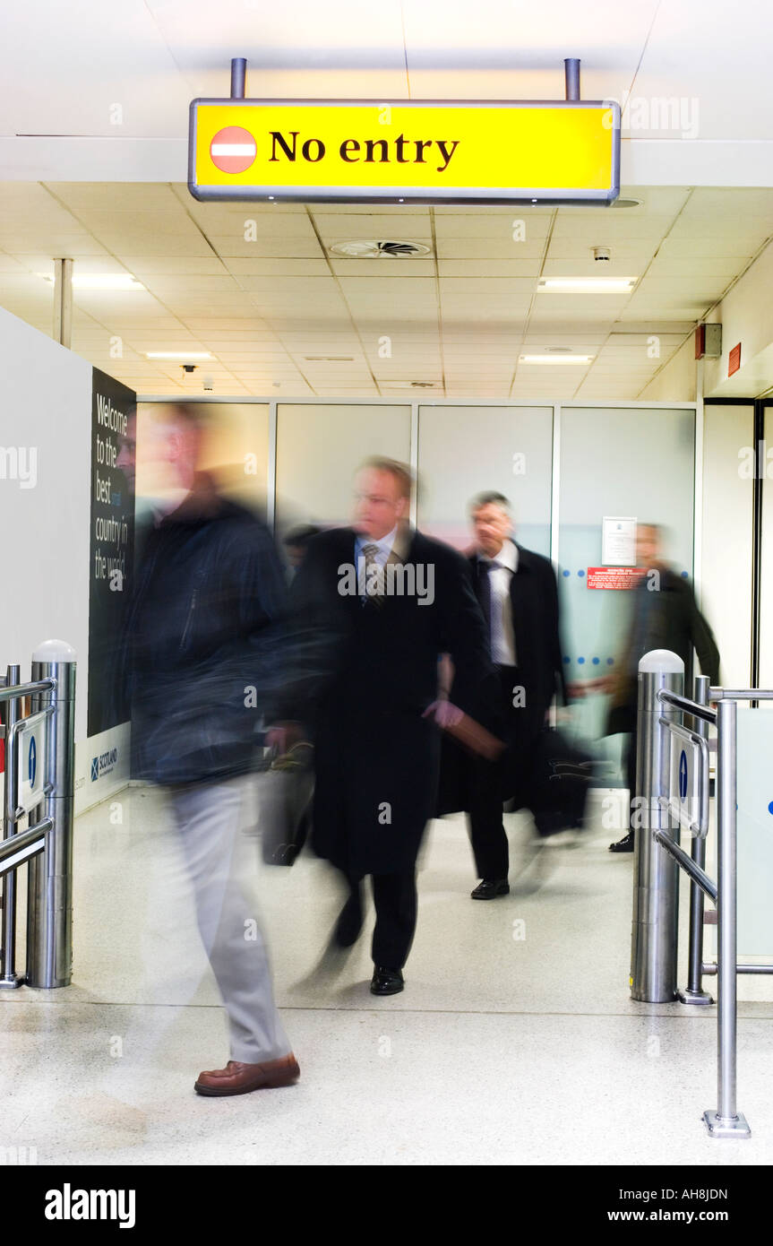 Edinburgh airport arrivals hi-res stock photography and images - Alamy