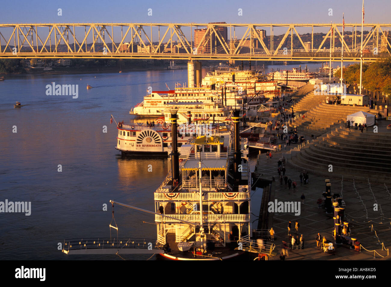 Historic riverboats hi-res stock photography and images - Alamy