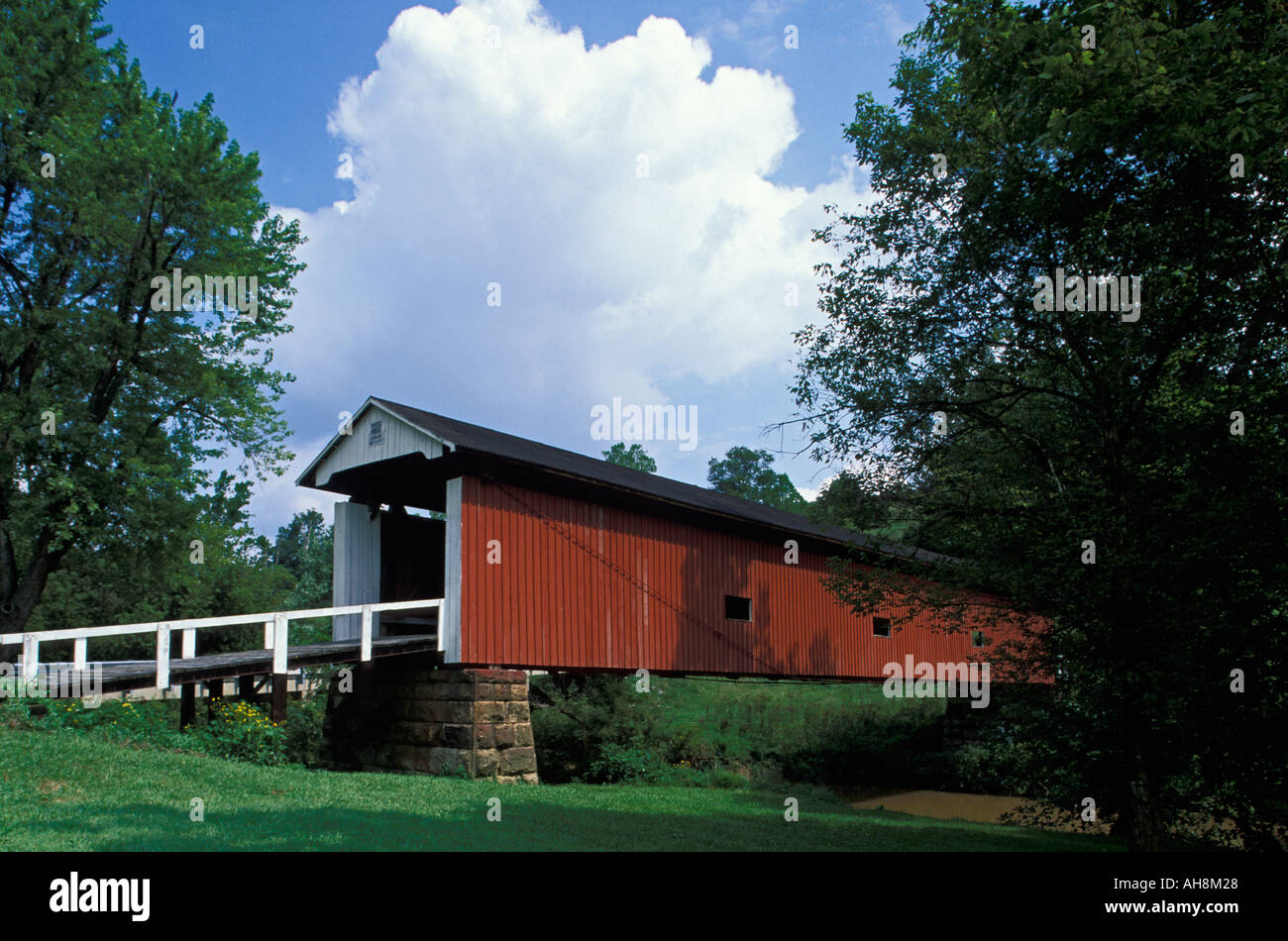 Rinard Covered Bridge in Marietta Ohio Stock Photo - Alamy
