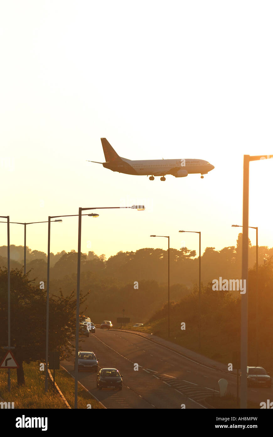 Aircraft crossing hi-res stock photography and images - Alamy