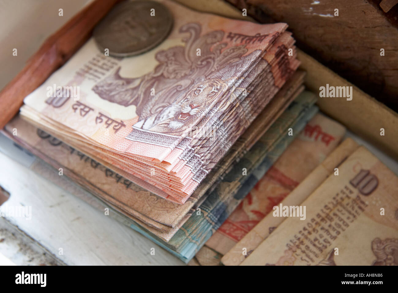 Rupees hi-res stock photography and images - Alamy