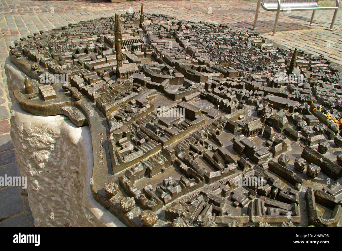 Bronze city map hi-res stock photography and images - Alamy