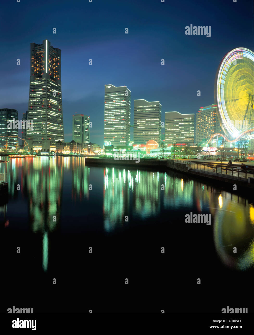 Vertical minato mirai 21 hi-res stock photography and images - Alamy