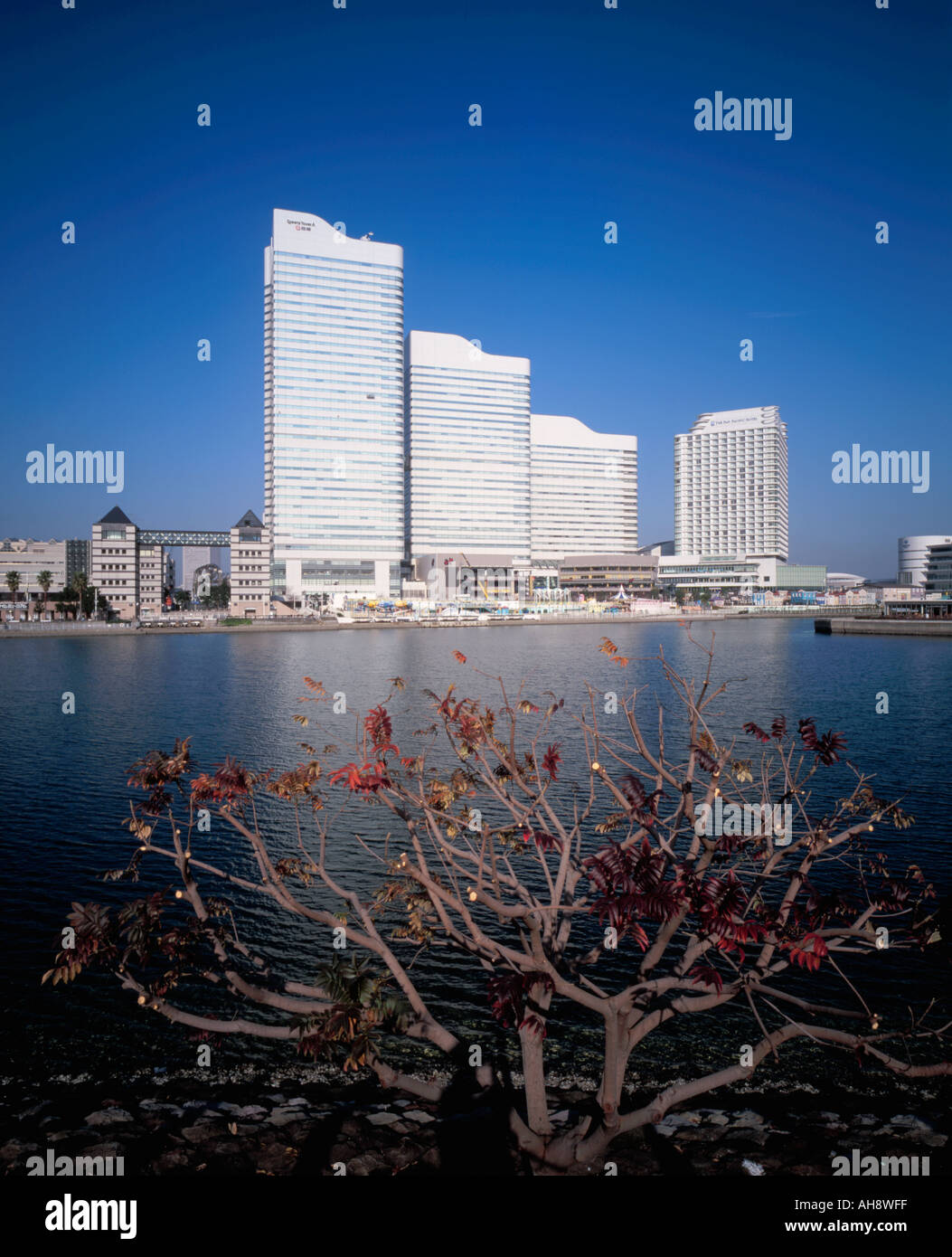 Vertical minato mirai 21 hi-res stock photography and images - Alamy